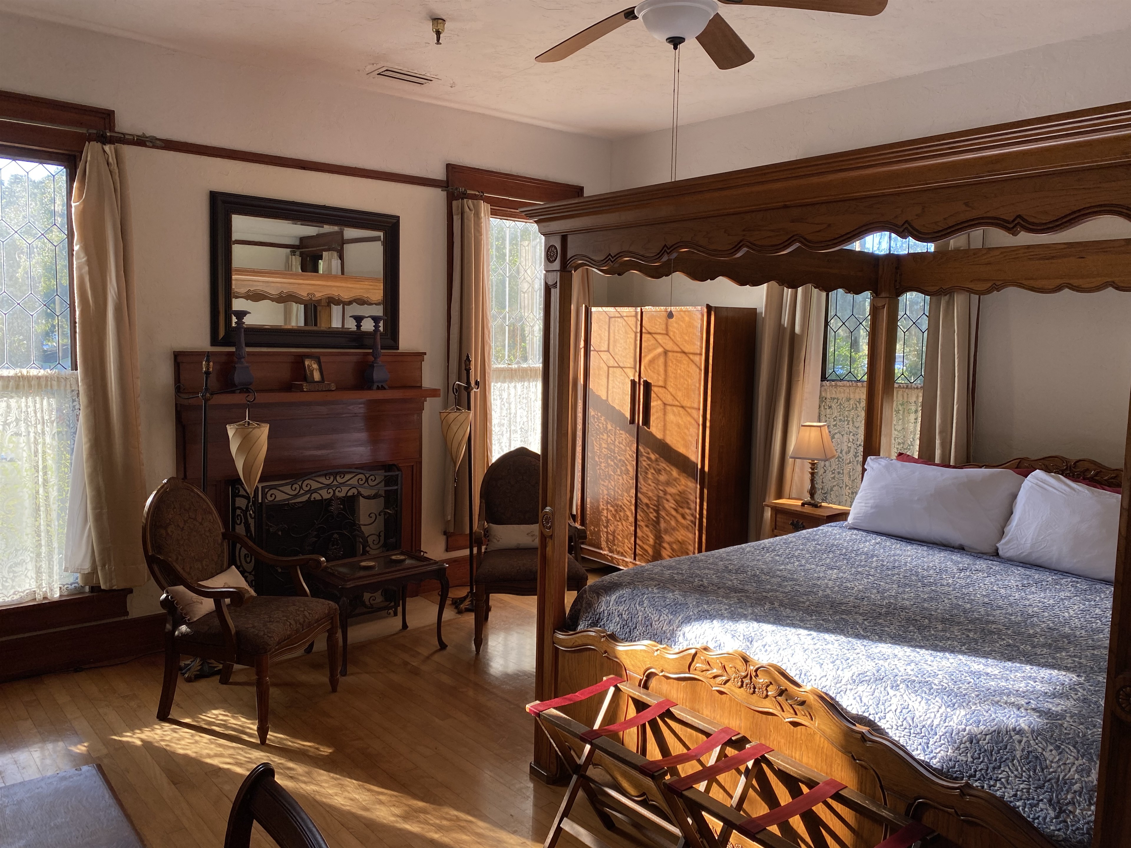 Locations Hub - Herlong Mansion